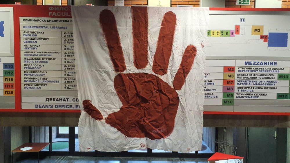 Studenti blokiraju PMF u Novom Sadu od petka: Solidarišemo se sa kolegama - Društvo - Dnevni ...