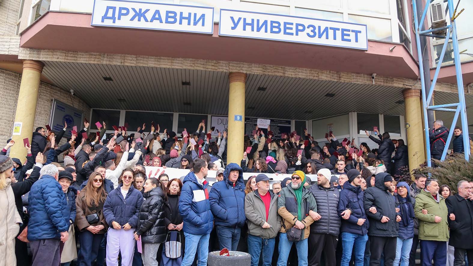 Studenti iz cele Srbije u Novom Pazaru: Zajedno do bolje i pravednije Srbije - Društvo - Dnevni ...