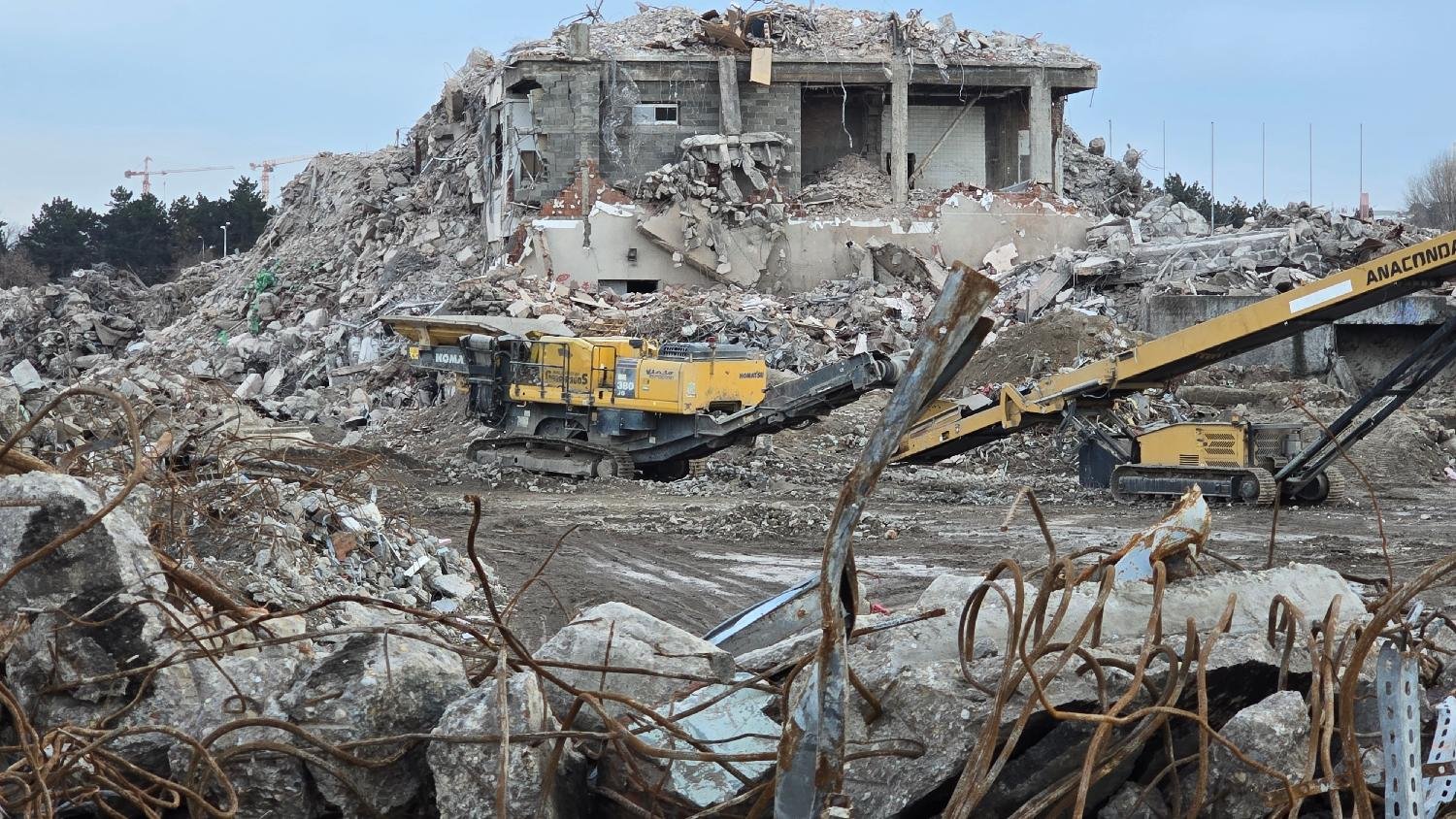 Hotel Jugoslavija srušen do temelja (FOTO) - Ekonomija - Dnevni list Danas