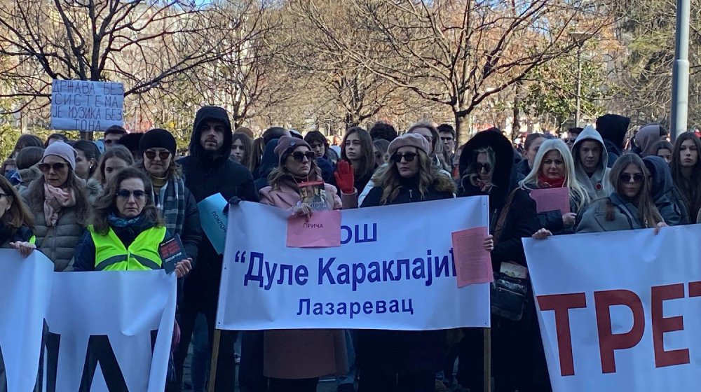 „Nisi nadležan“: Prosvetari odgovaraju na Vučićevu pretnju da će im ...