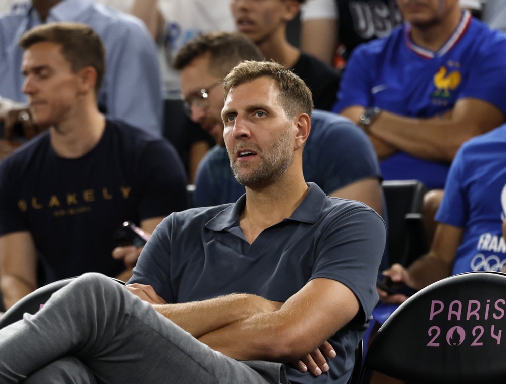 Dirk Novicki iz prvog reda bodrio Dončića na debiju u Lejkersima: Biću ...