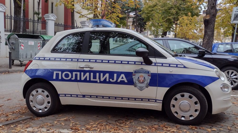 Incident u Zemunu: Policija privela muškarca koji je ometao građane tokom odavanja pošte za ...