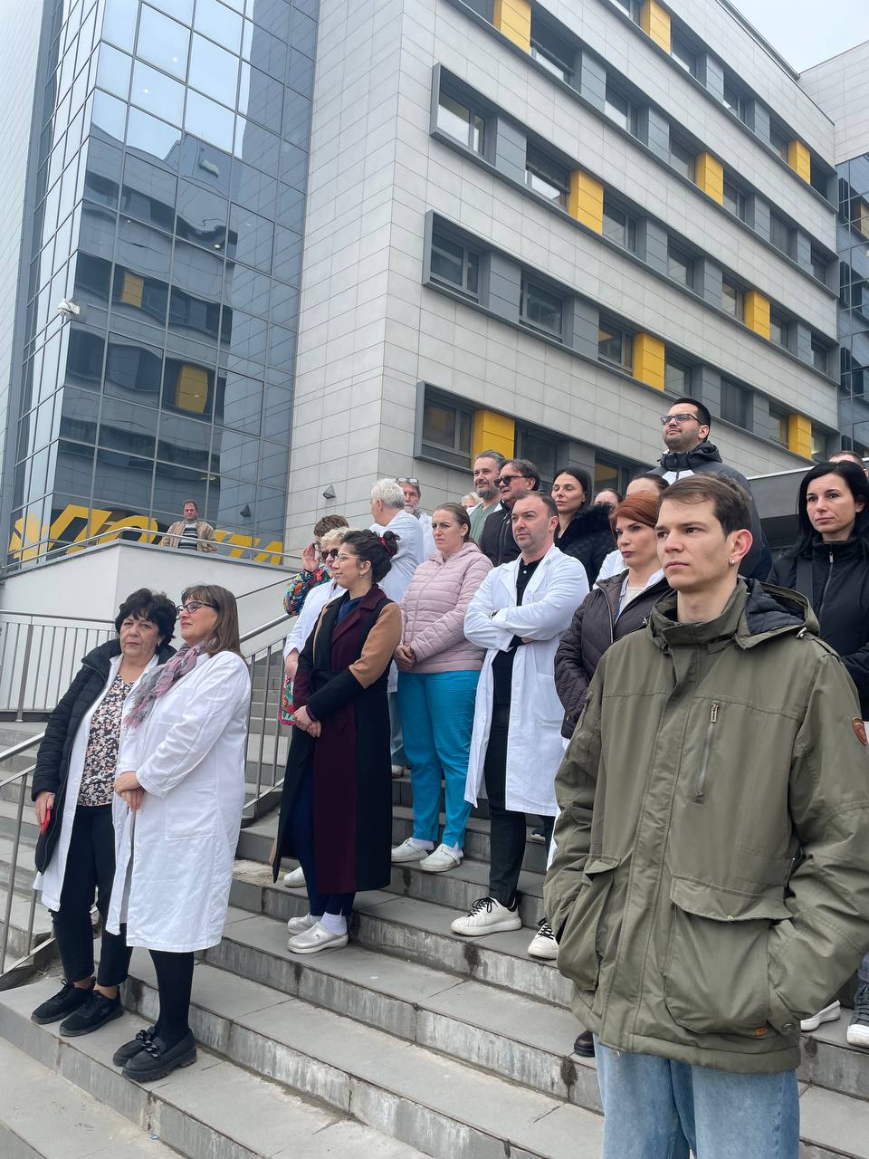 Studenti medicine u Nišu upozorili da zaposleni u UKC i Domu zdravlja trpe pritiske zbog podrške ...