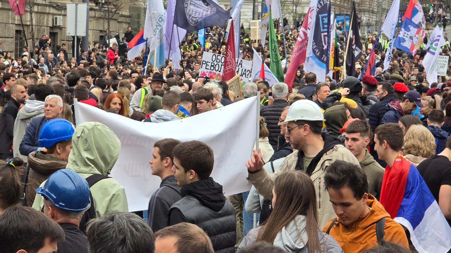 Štampa na nemačkom: "EU bi trebalo da napusti ideju da je Vučić garant stabilnosti regiona ...