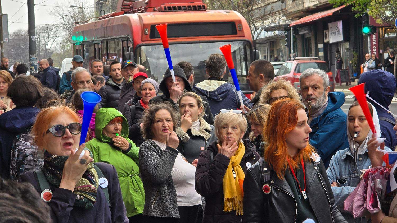 Zbor građana i ispred opštine Palilula, dok traje sednica Skupštine ...