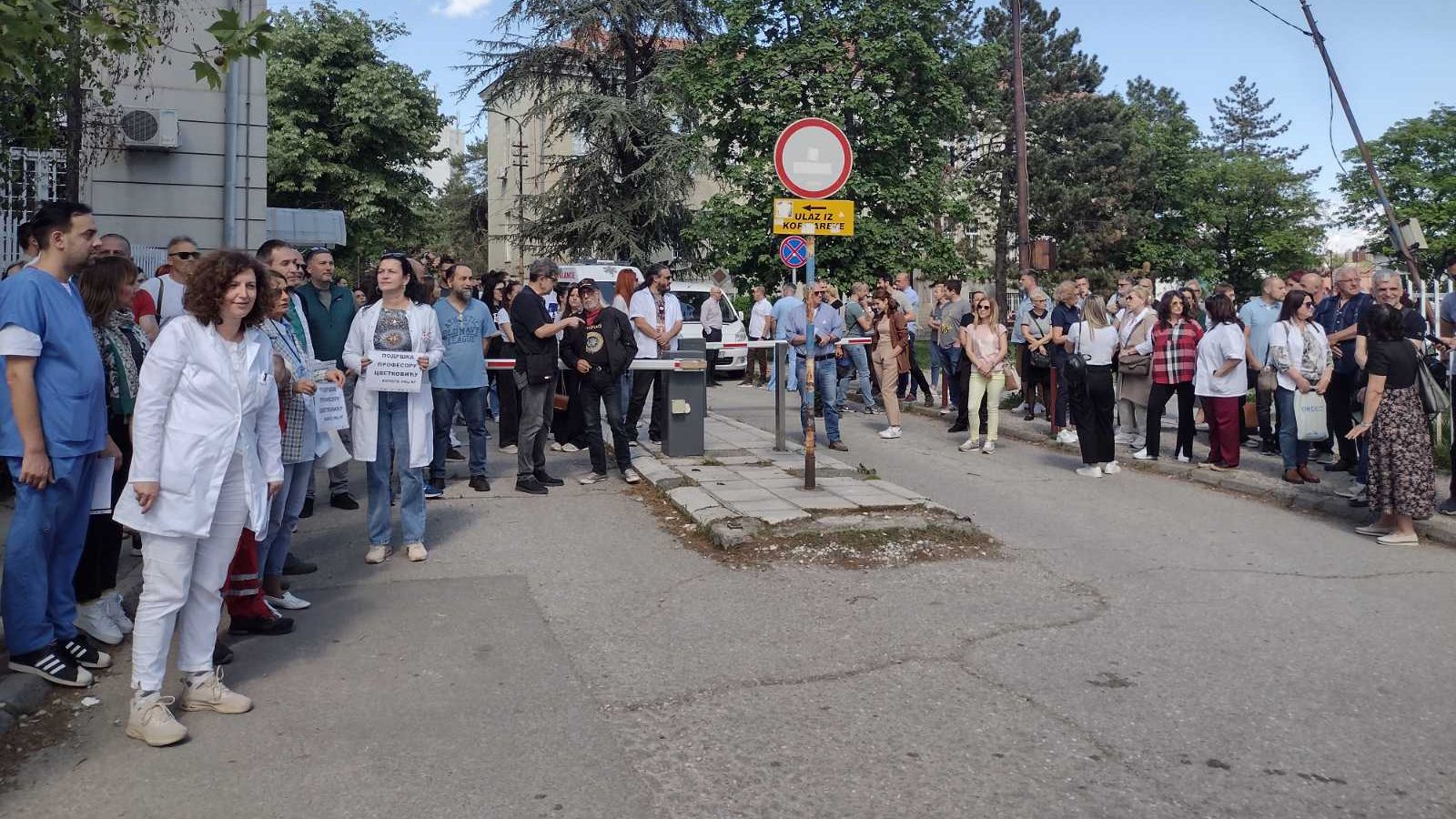 "Pumpaj za Acu": Protest zdravstvenih radnika u Kragujevcu kao podrška ...