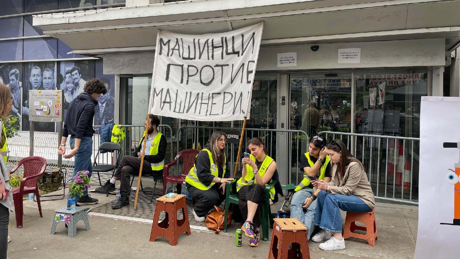 Oglasila se služba obezbeđenja RTS-a o studentima u blokadi - Društvo ...