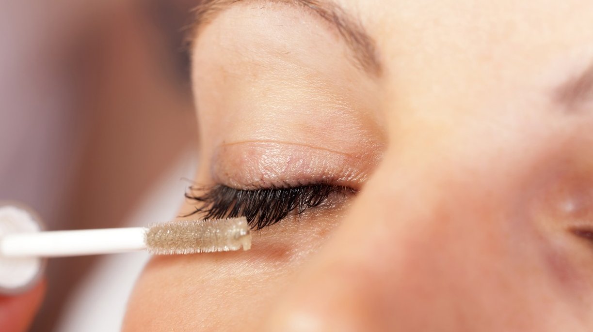 Zašto trepavice opadaju i kako ih ponovo ojačati: Koliko traje rast i koji su najbolji prirodni ...