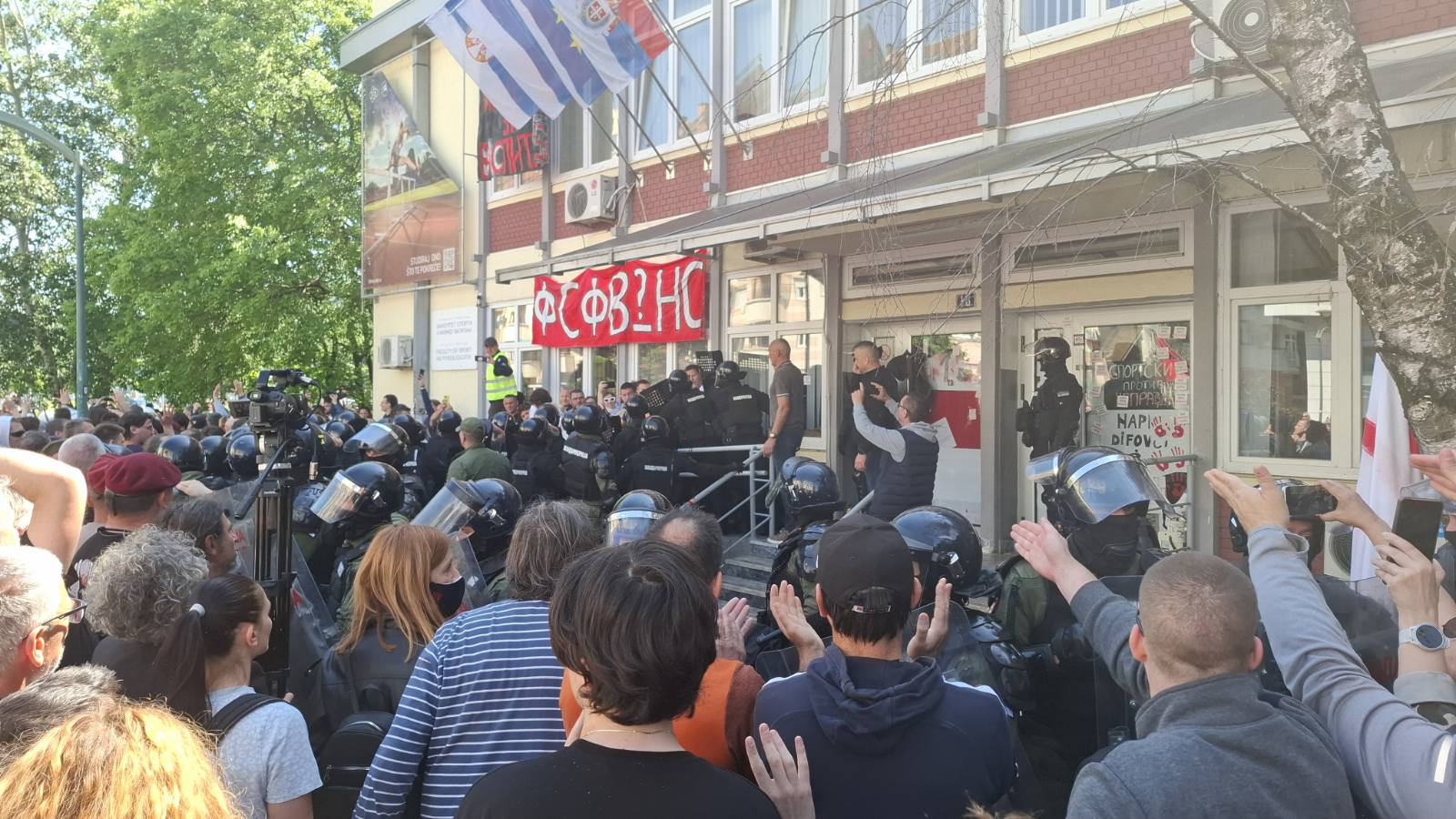 Oglasili se beogradski studenti u blokadi povodom dešavanja u Novom Sadu - Društvo - Dnevni list ...