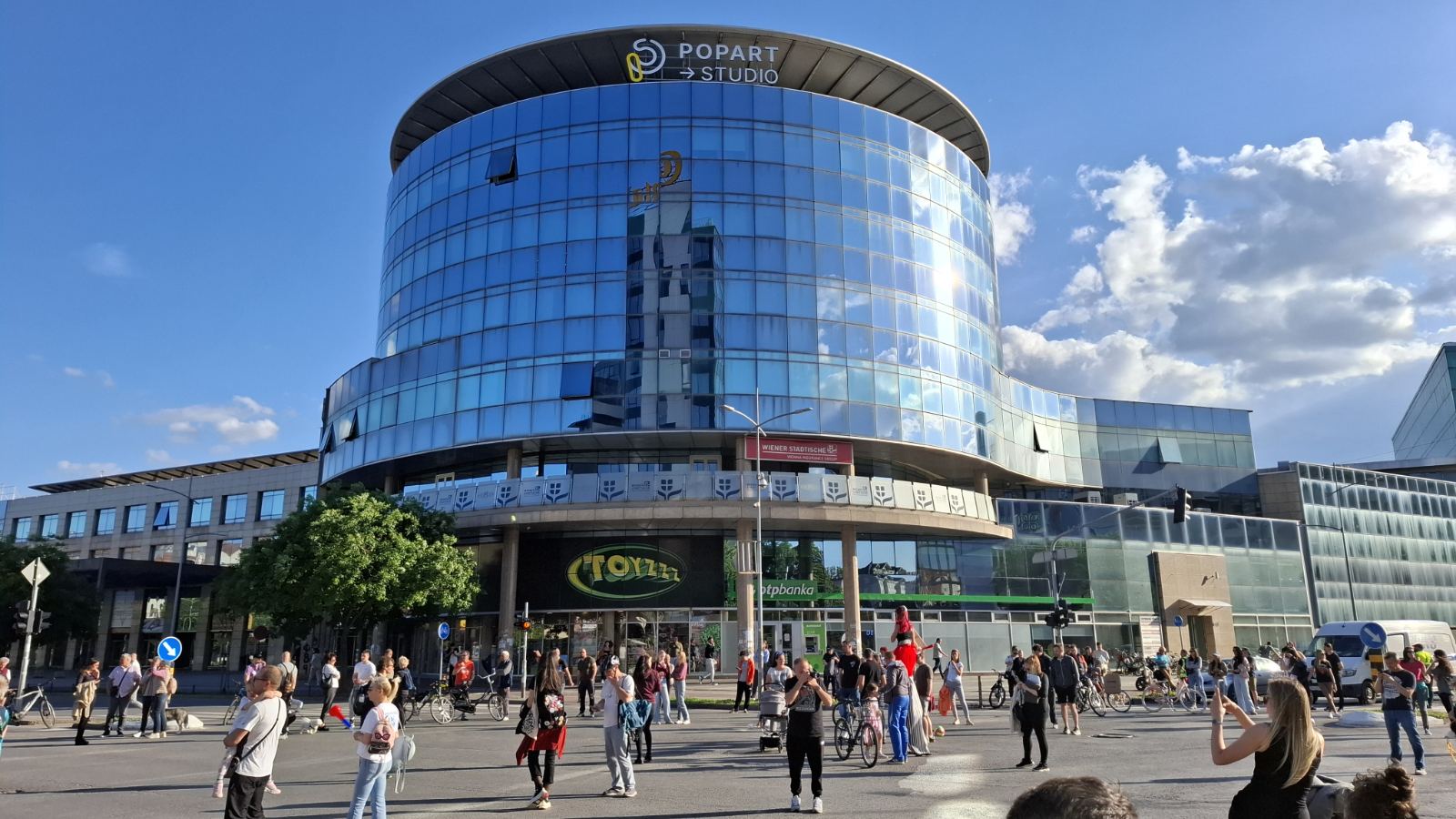 Blokada 30 raskrsnica u Novom Sadu: Građani traže raspisivanje izbora (VIDEO, FOTO) - Društvo ...