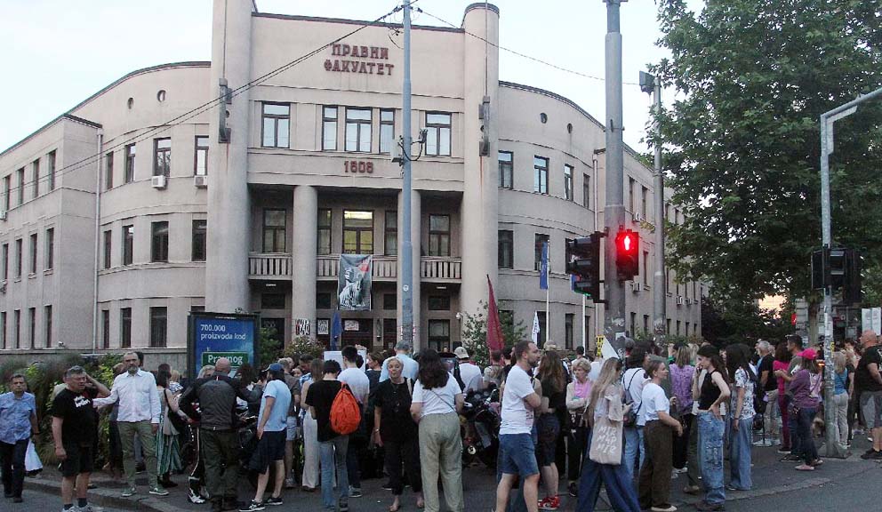 Pravni u blokadi: Sve uhapšene kolege puštene na slobodu (VIDEO) - Naslovi.net