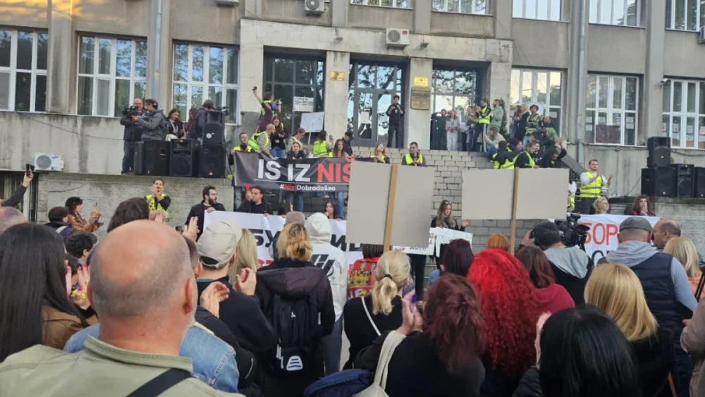 Studenti Pravnog fakulteta u Nišu izglasali nastavak blokade, pa referendum proglasili ...