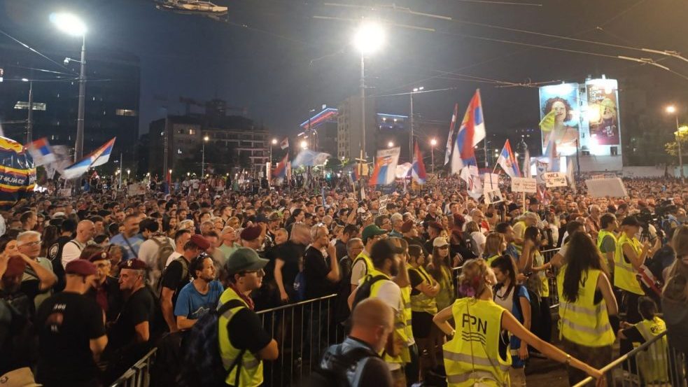 "Nek čuje cela Srbija, Evropa i svet - nikada nećemo odustati i nećete ...