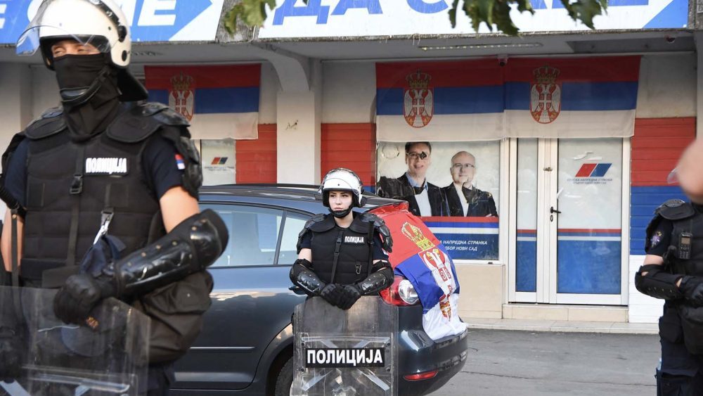 Zbog navodnog vređanja policije u Subotici privedena još jedna osoba - Društvo - Dnevni list Danas