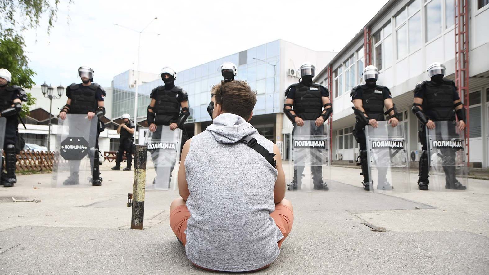 „Isto mesto, isto vreme – vidimo se i sutra u 7:30 ispred teretnog ulaza Sajma“: Studenti u ...