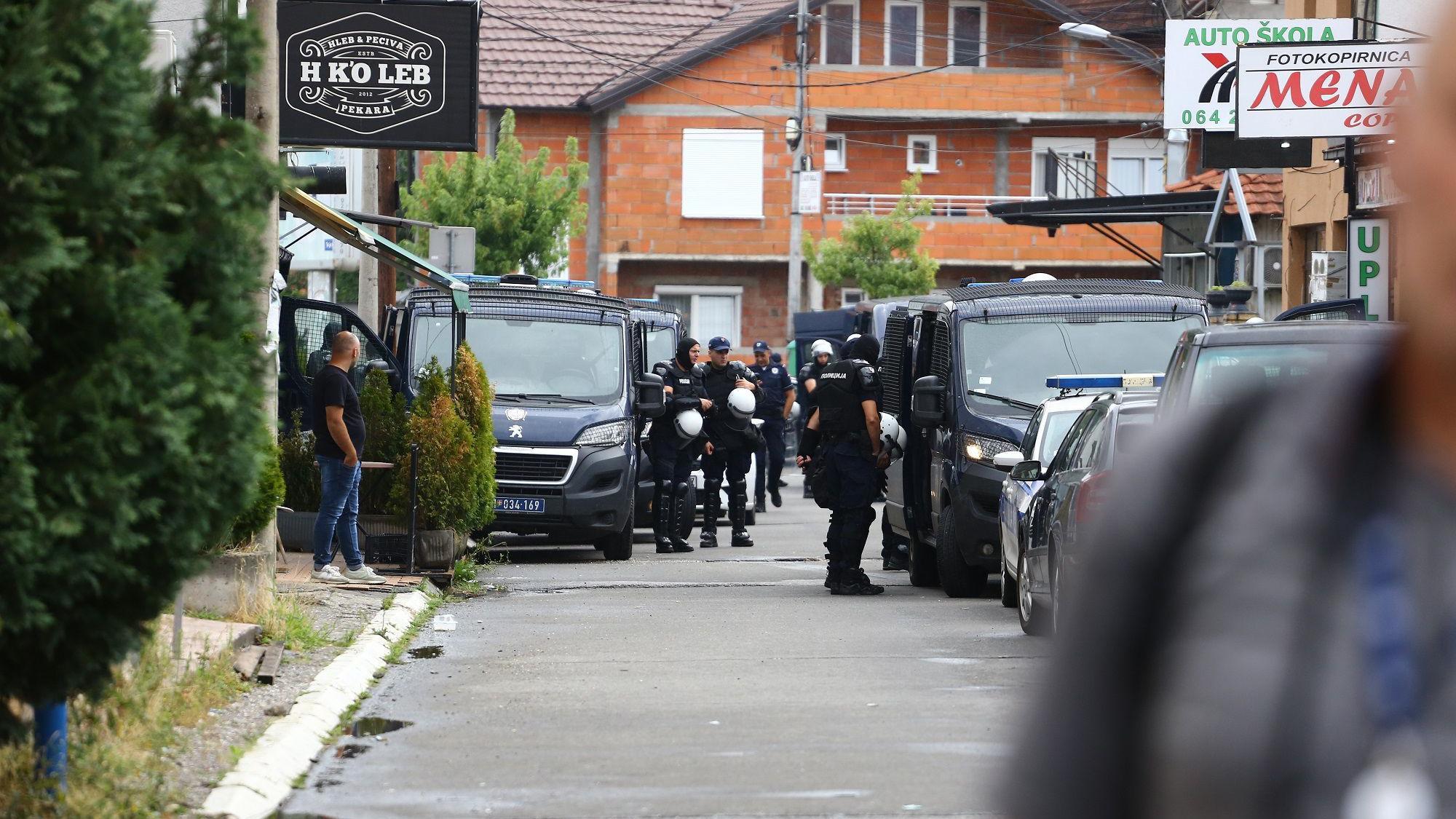 Prekid studentske blokade Univerziteta u Novom Pazaru, napeto ispred zgrade - BBC News na ...