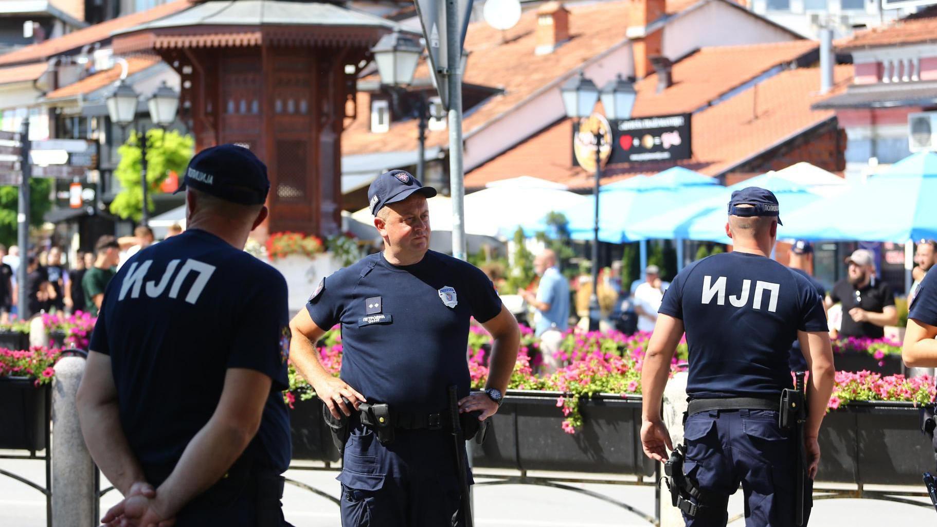Fudbaleri Novog Pazara dočekali prvi evropski meč, incidenti sa poljskim navijačima - BBC News ...