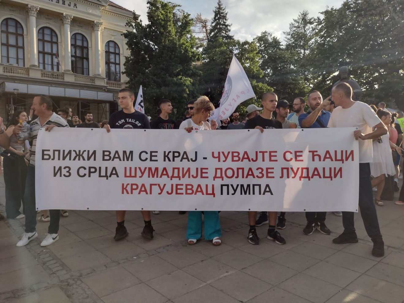 Od SKC-a do Ibarske: Studenti i građani blokiraju saobraćajnice širom zemlje treći dan zaredom ...