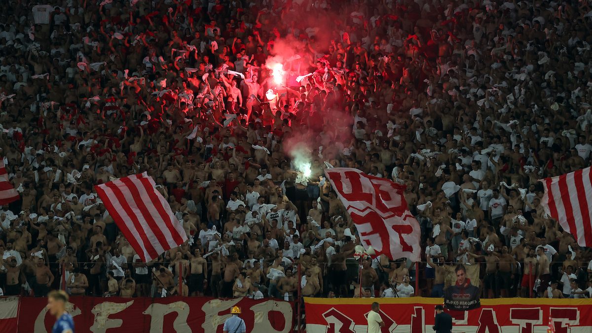 Navijači Crvene zvezde napali Poljake posle meča u Beogradu (VIDEO ...