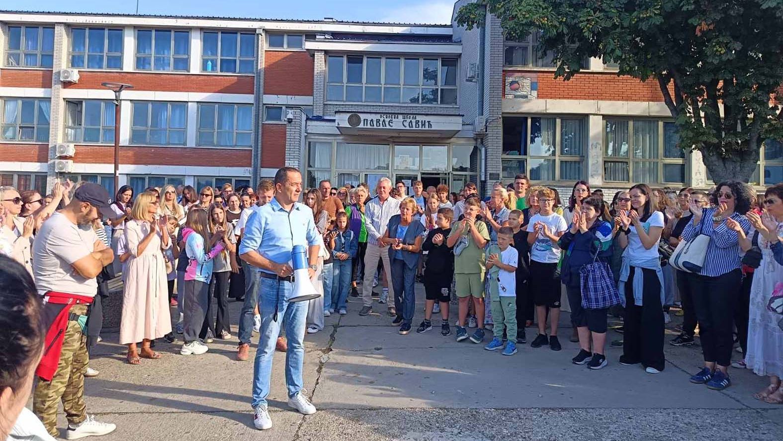 Roditelji đaka OŠ „Pavle Savić“: V. d. direktor Tasić priznao da nema ...