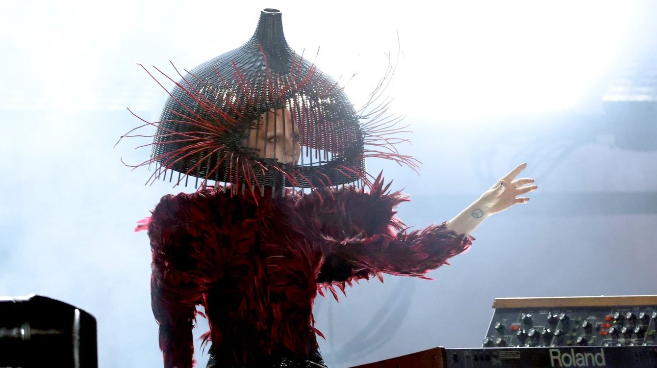 Najveća noć u muzici, Gremi 26: Bad Bani osvojio istorijski album ...